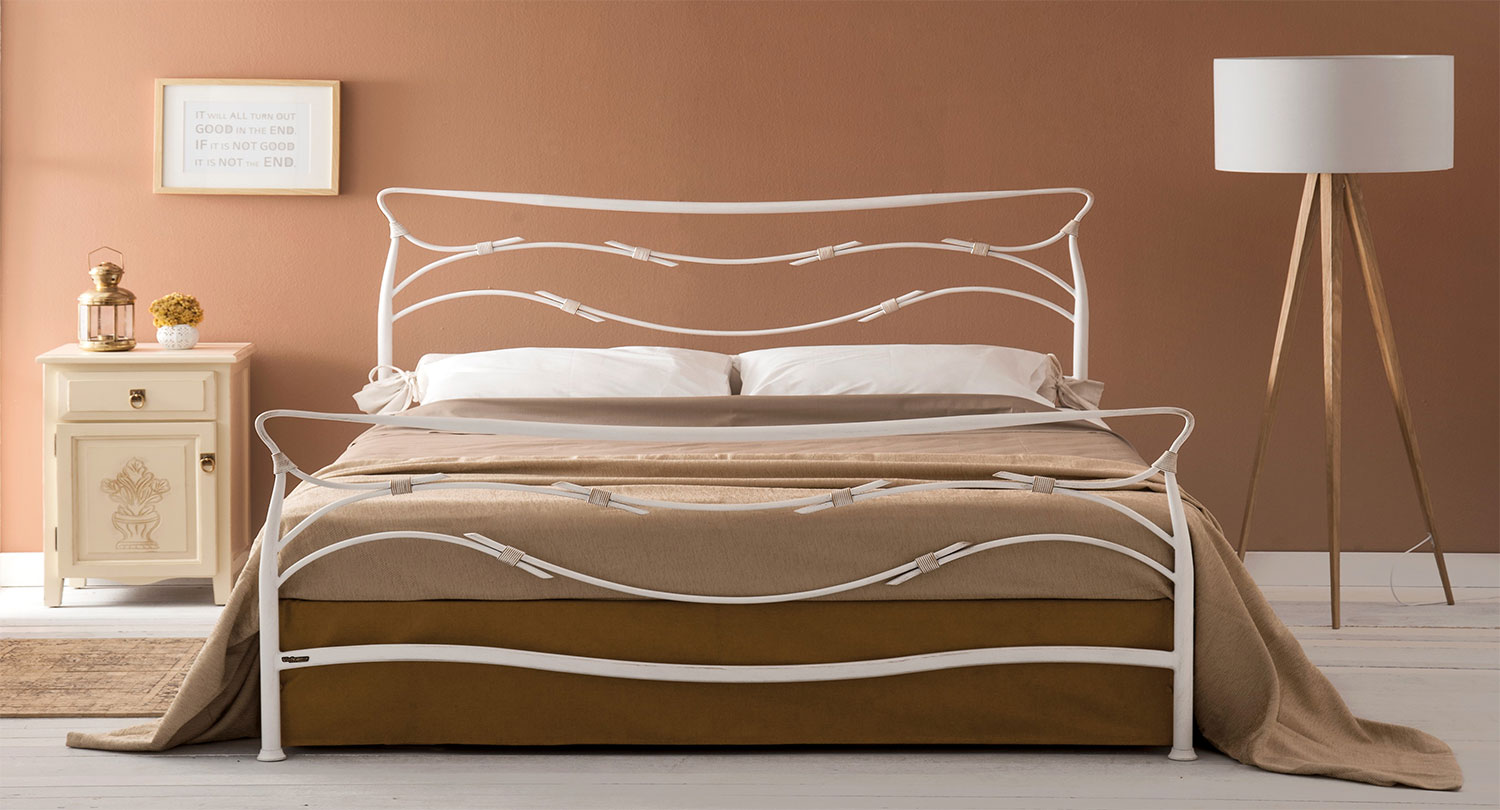 Transformez votre chambre avec un lit en métal élégant - Volcano ...